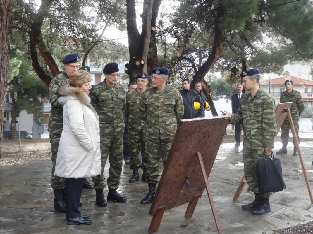 Μ. Κόλλια – Τσαρουχά: «Δεν μπορεί να σηκώσει το βάρος του προσφυγικού η ...