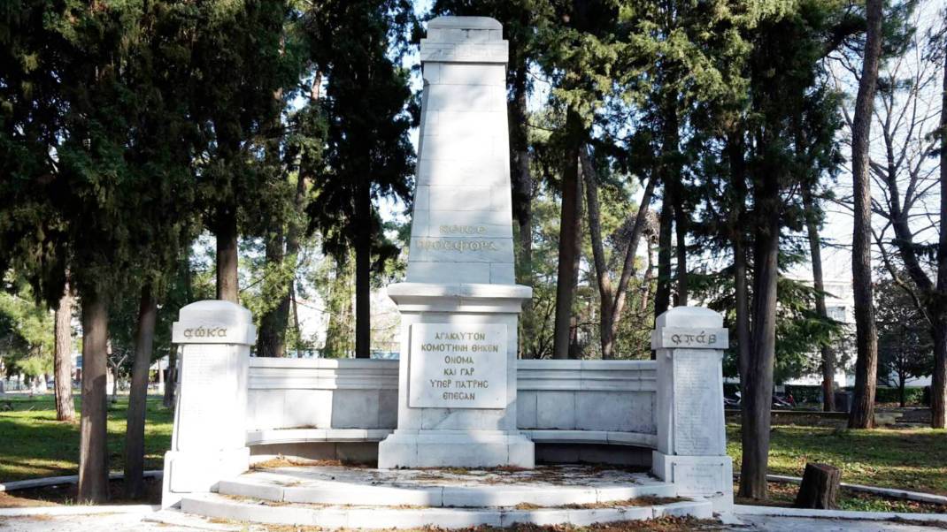 Χριστιανοί και μουσουλμάνοι έπεσαν ηρωικώς κάτω από την Ελληνική σημαία