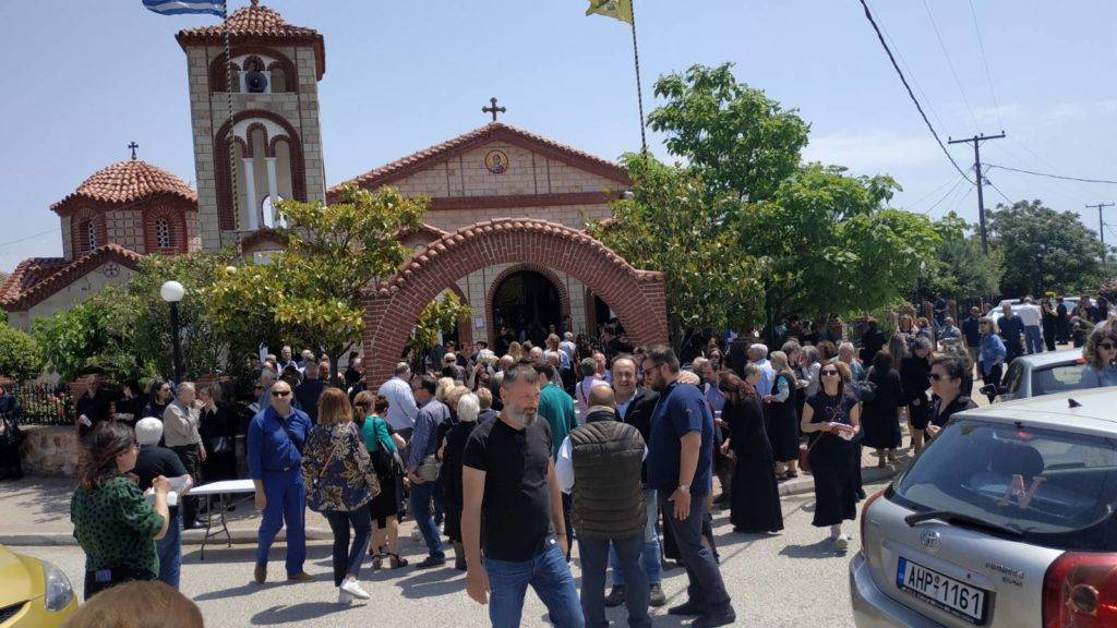 Οι Μητροπολίτες Ξάνθης και Κομοτηνής και πλήθος κόσμου στην «εξόδιο ...