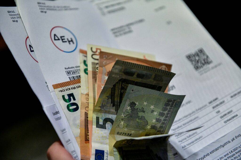 Ηλεκτρικό ρεύμα: Βήμα-βήμα η διαδικασία για την επιστροφή των 600 ευρώ