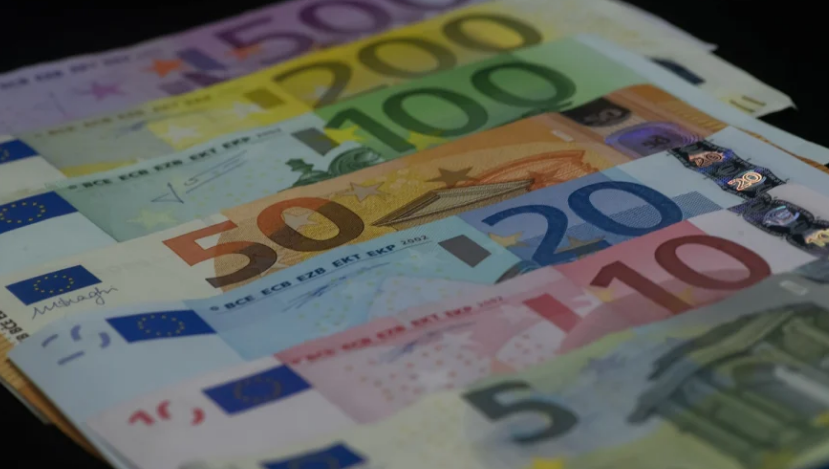 Νωρίτερα και η πληρωμή των επιδομάτων του ΟΠΕΚΑ