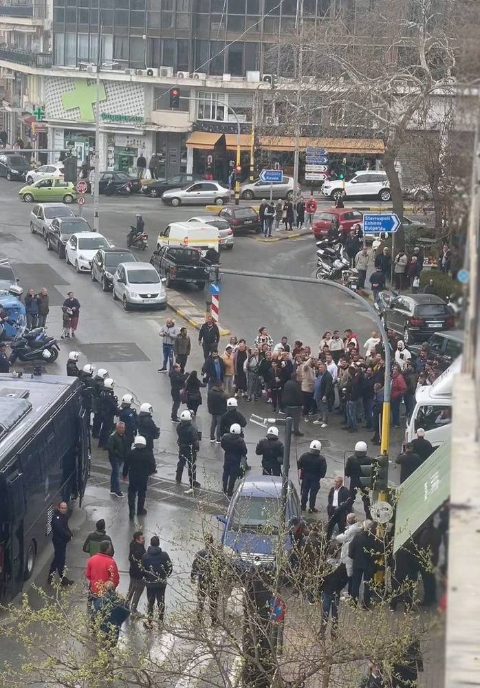 Απαιτούν το… γκρέμισμα των σπιτιών και τον διωγμό των οικογενειών των ...