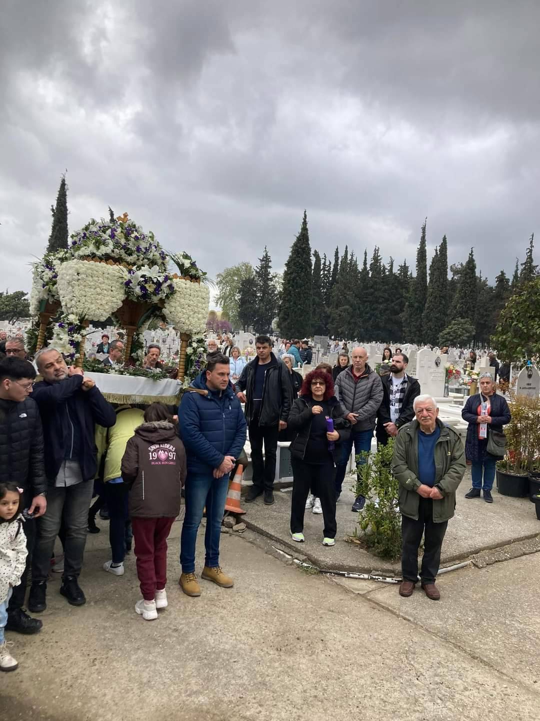 Περιφορά του Επιταφίου στα Κοιμητήρια της Ξάνθης