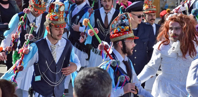 Τι είναι οι Μωμόγεροι που αναβιώνουν κάθε χρόνο τέτοιες μέρες