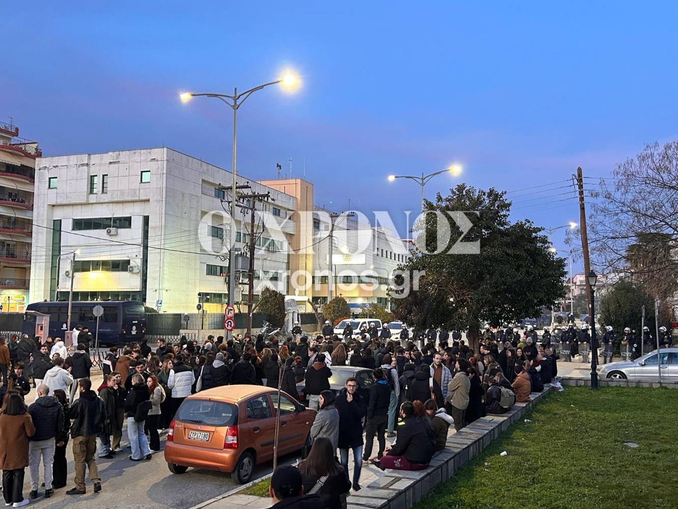 Κομοτηνή: Με ΜΑΤ έσπασε η κατάληψη της Νομικής